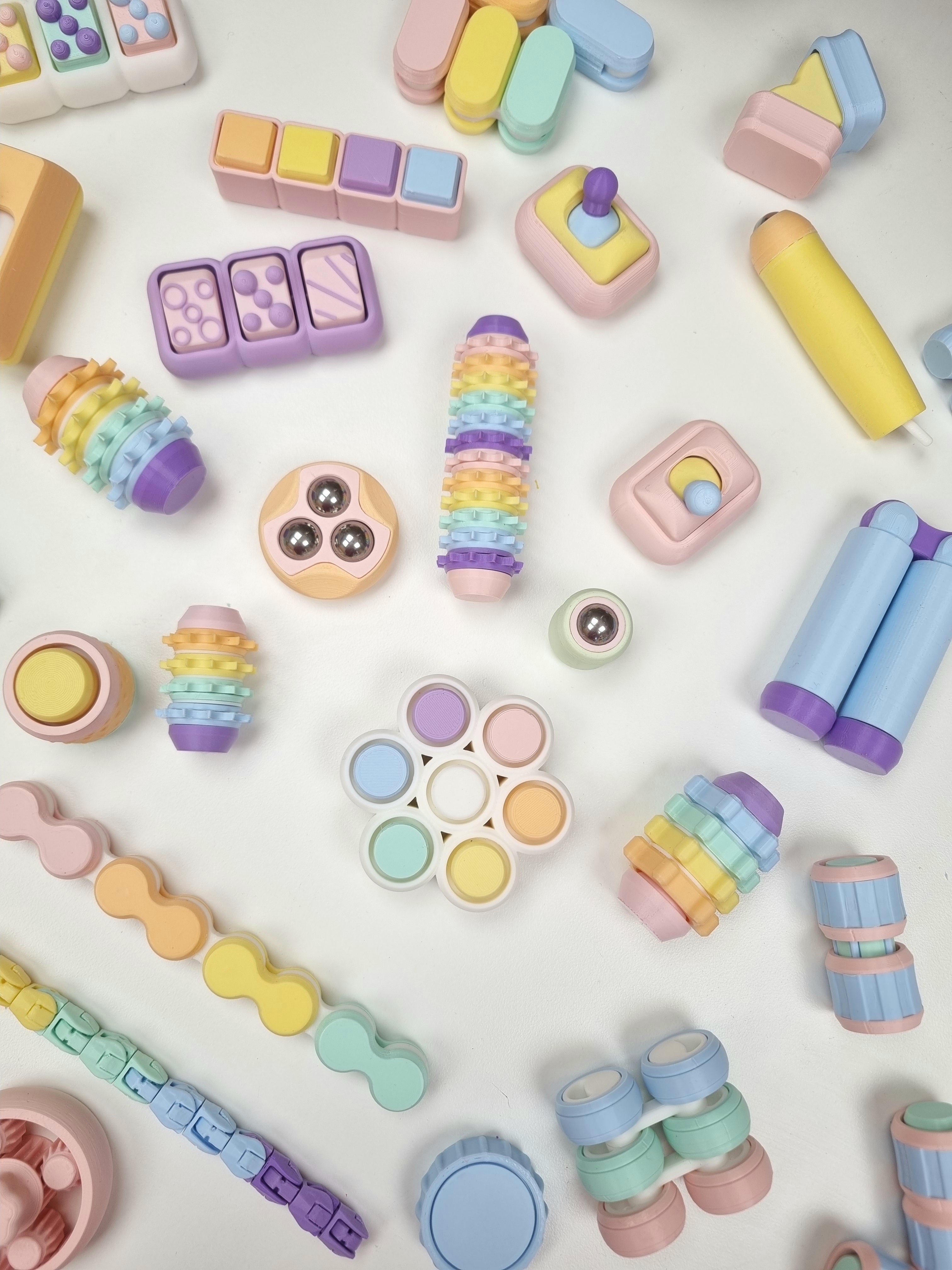 E) Links, Wiggles & 360 Thumb Wheels – Fidgets by Amelie